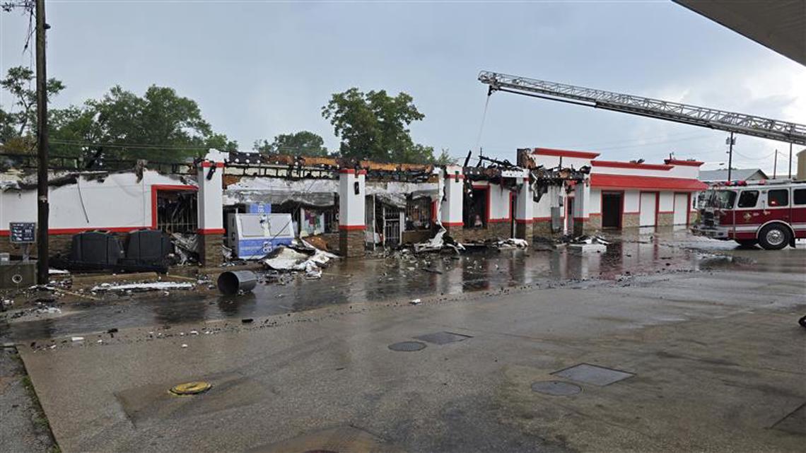 Crews battle fire at Sunoco gas station in Frankston | cbs19.tv