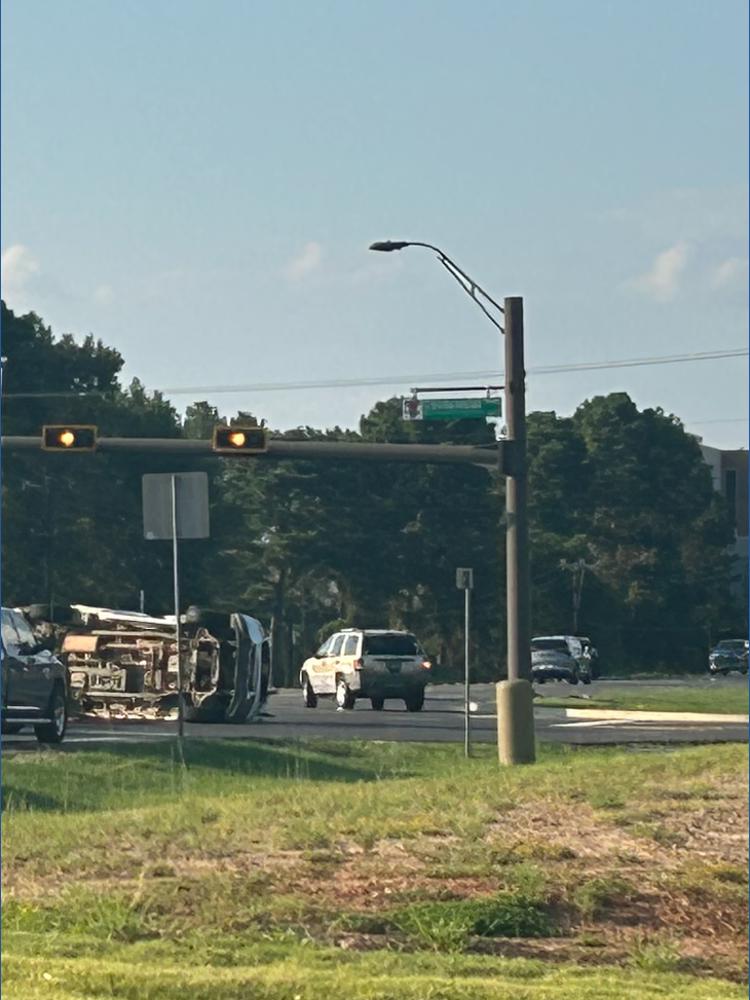Crews respond to pin-in crash on Centennial Parkway in Tyler | cbs19.tv