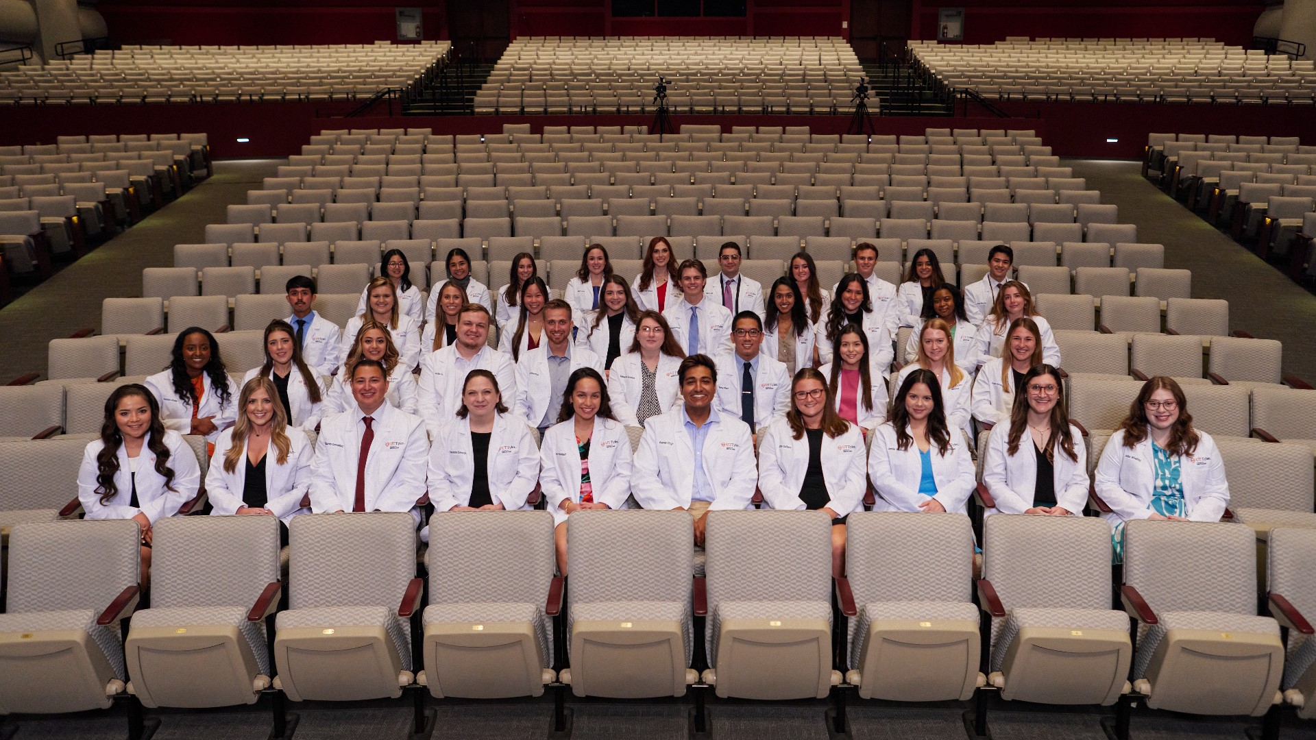 UT Tyler School of Medicine holds inaugural white coat ceremony | cbs19.tv