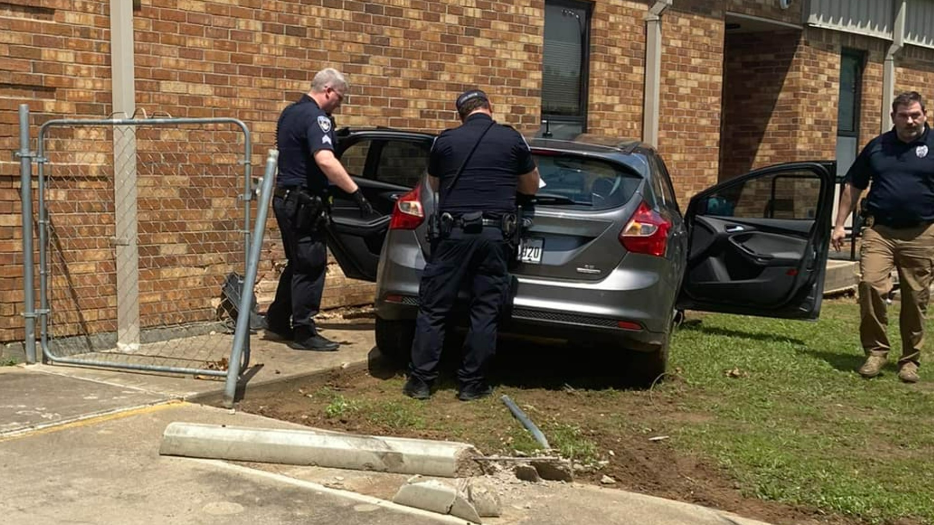 Man arrested after crashing into East Texas elementary school | cbs19.tv