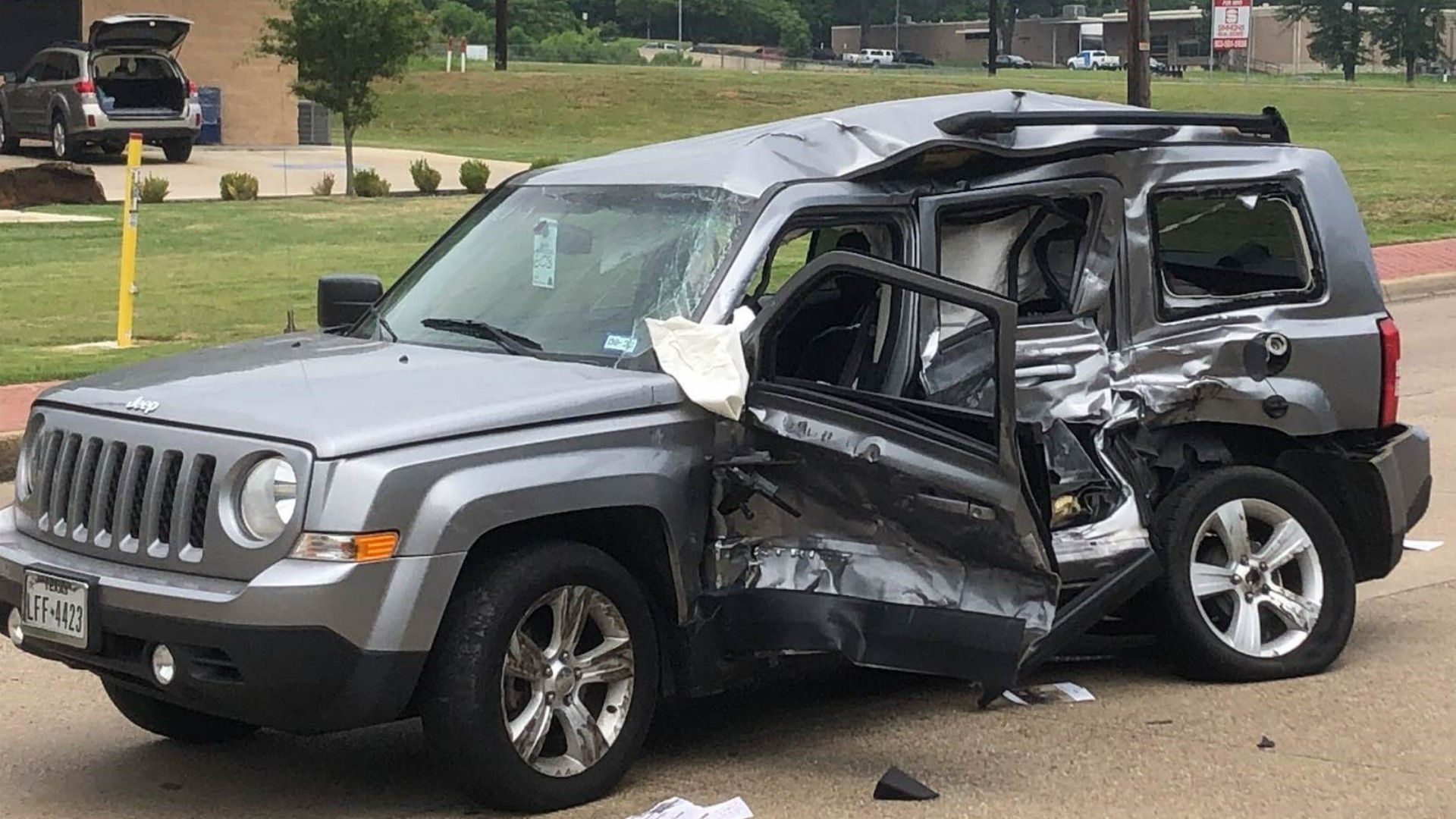 2 drivers taken to hospital after street racing wreck in Tyler | cbs19.tv