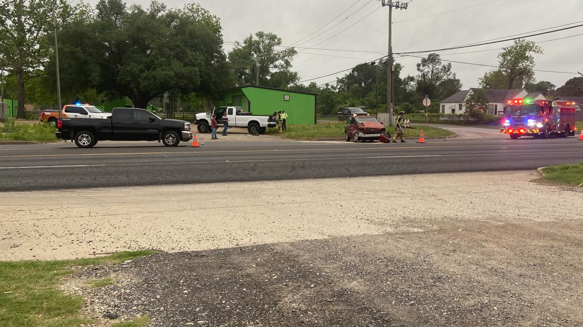 Major crash disrupting traffic on HWY 64 W in Tyler | cbs19.tv
