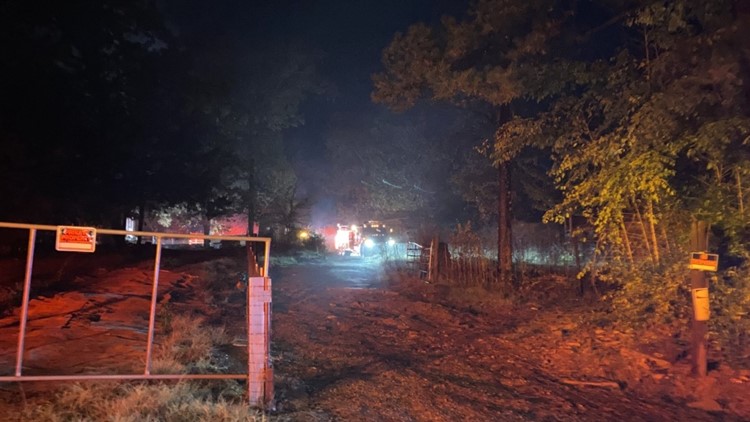 Smith County officials investigating overnight house fire | cbs19.tv