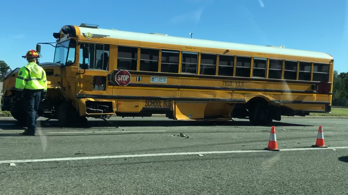 Police responding to 3-vehicle crash involving Tyler ISD bus | cbs19.tv