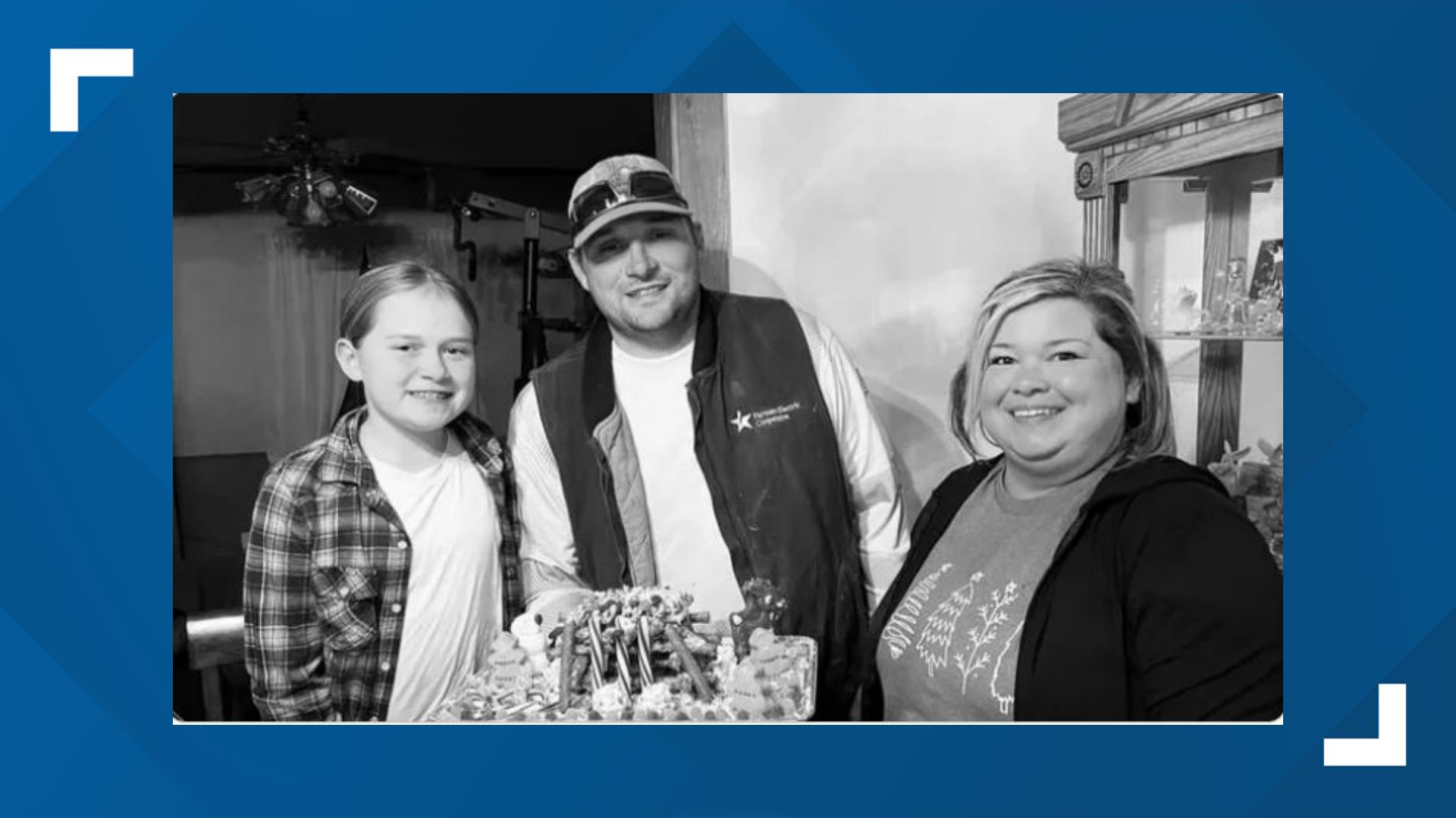 Lineman dies while working to restore power in Texas | cbs19.tv