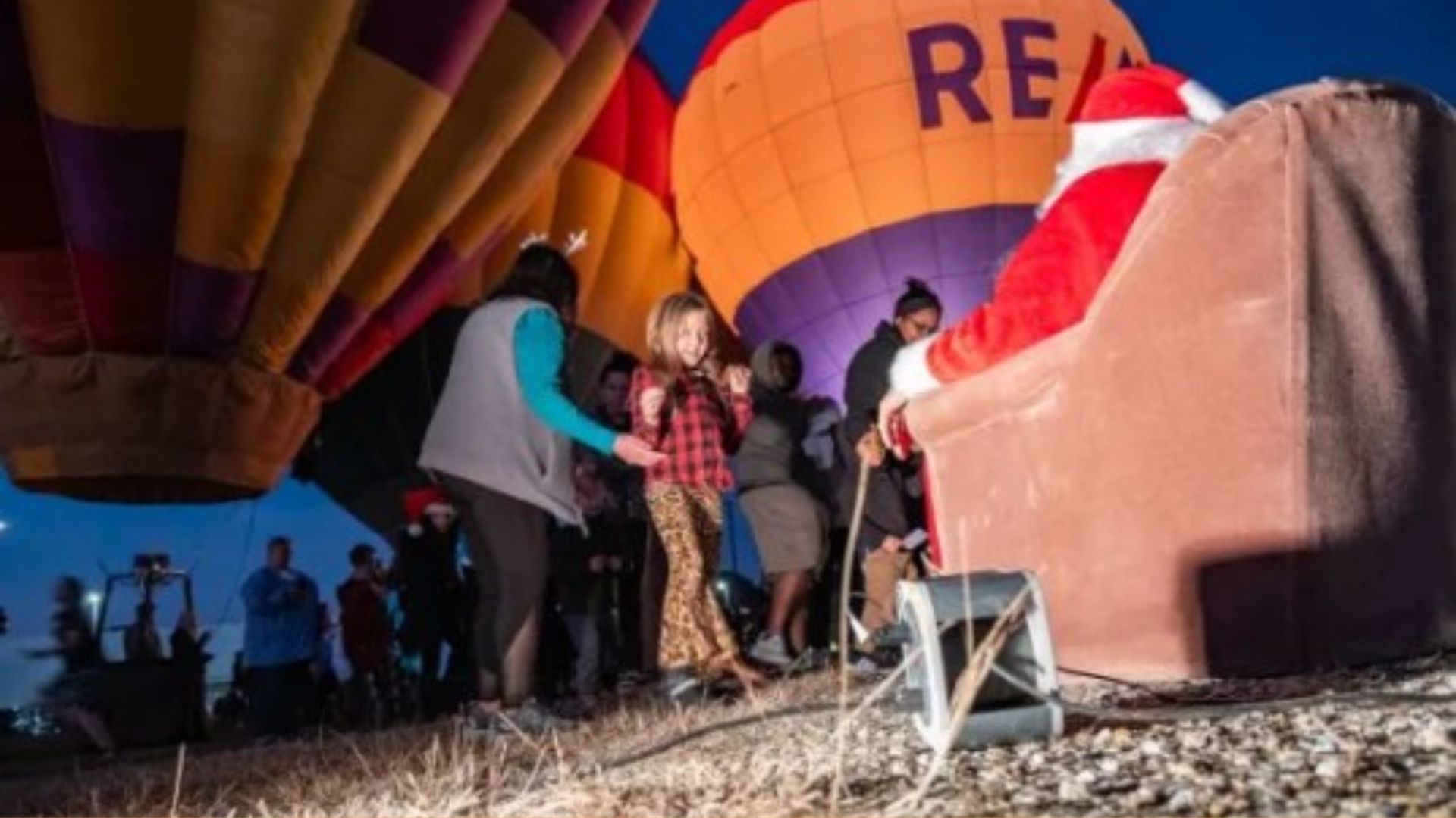 SEE THE PHOTOS: Flash Mob Balloon Glow in Longview draws crowd to meet ...