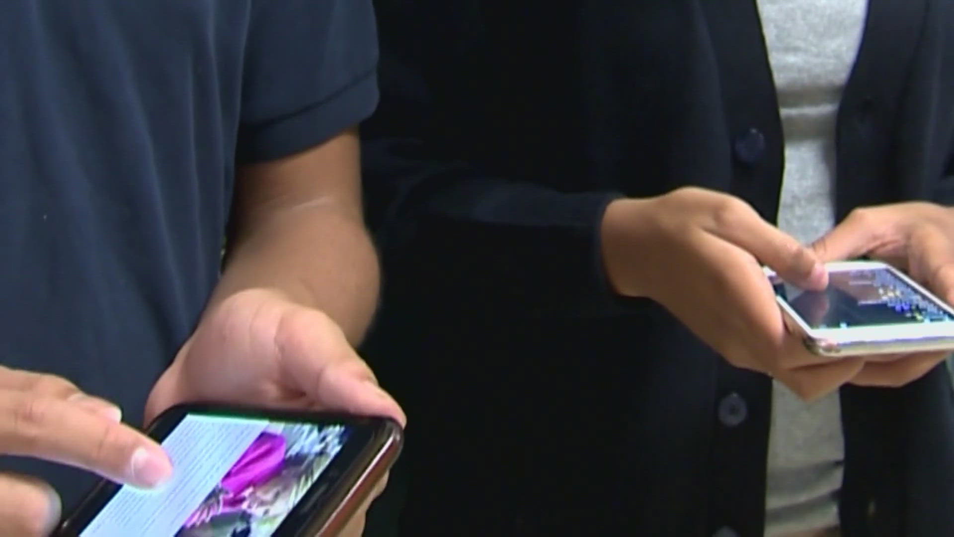 Heavy social media use linked to loneliness | cbs19.tv
