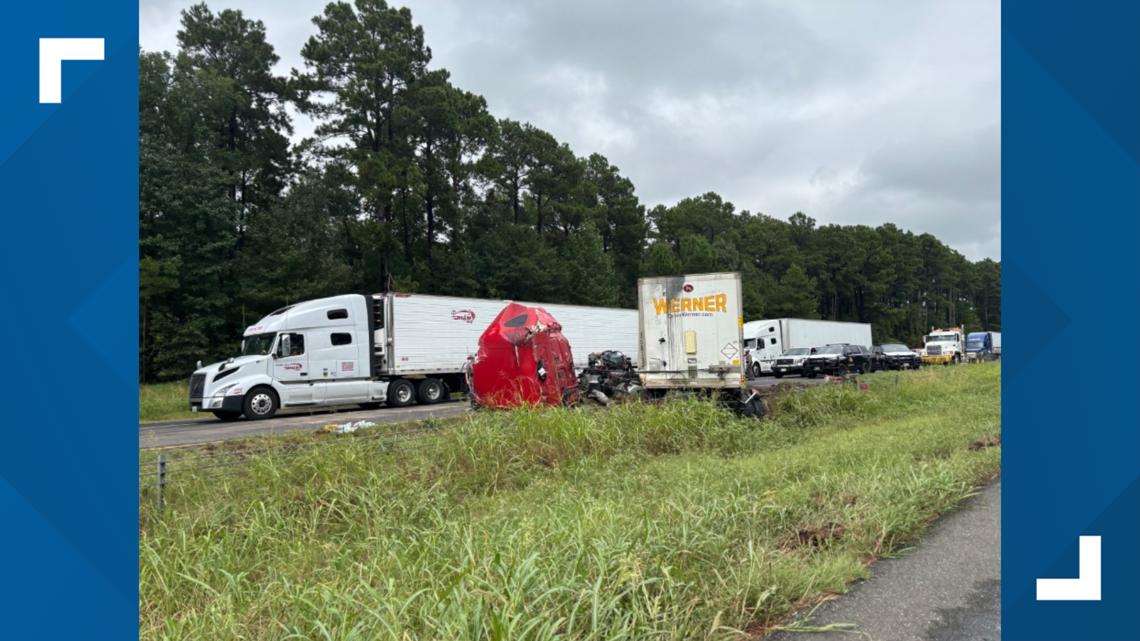Multi-vehicle crash stalling traffic between two East Texas cities ...