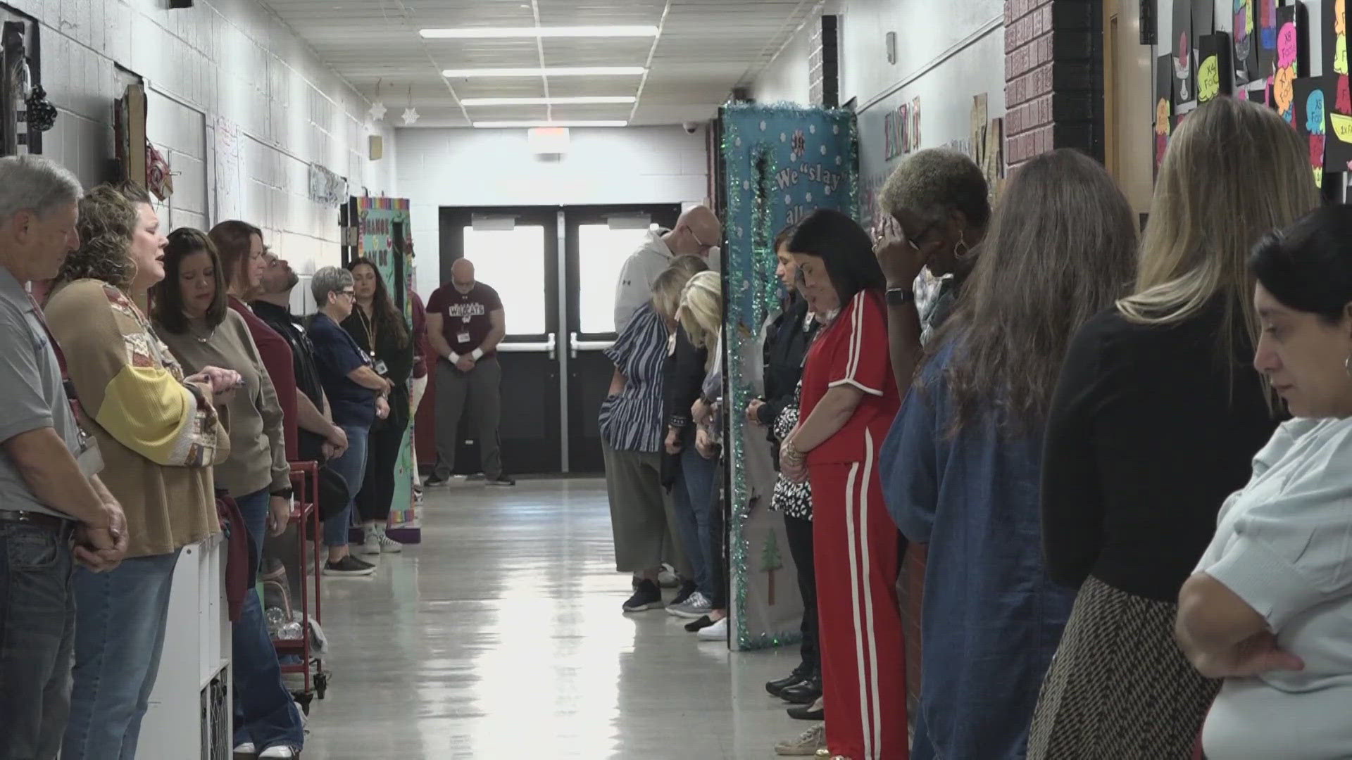 Waskom ISD prays for family who lost 2 sons in house fire | cbs19.tv