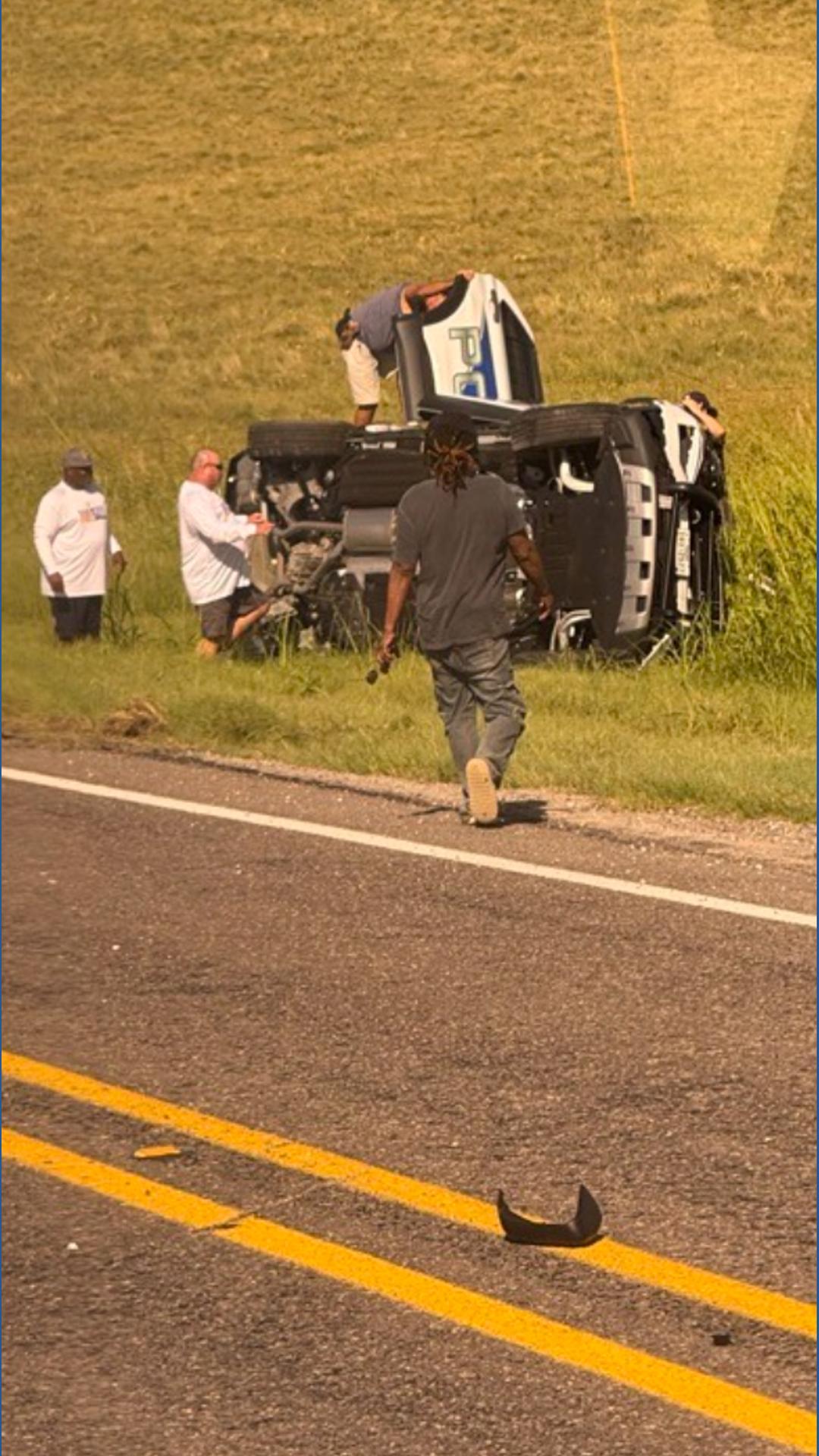 Texas football coaches respond to car crash while traveling to ...