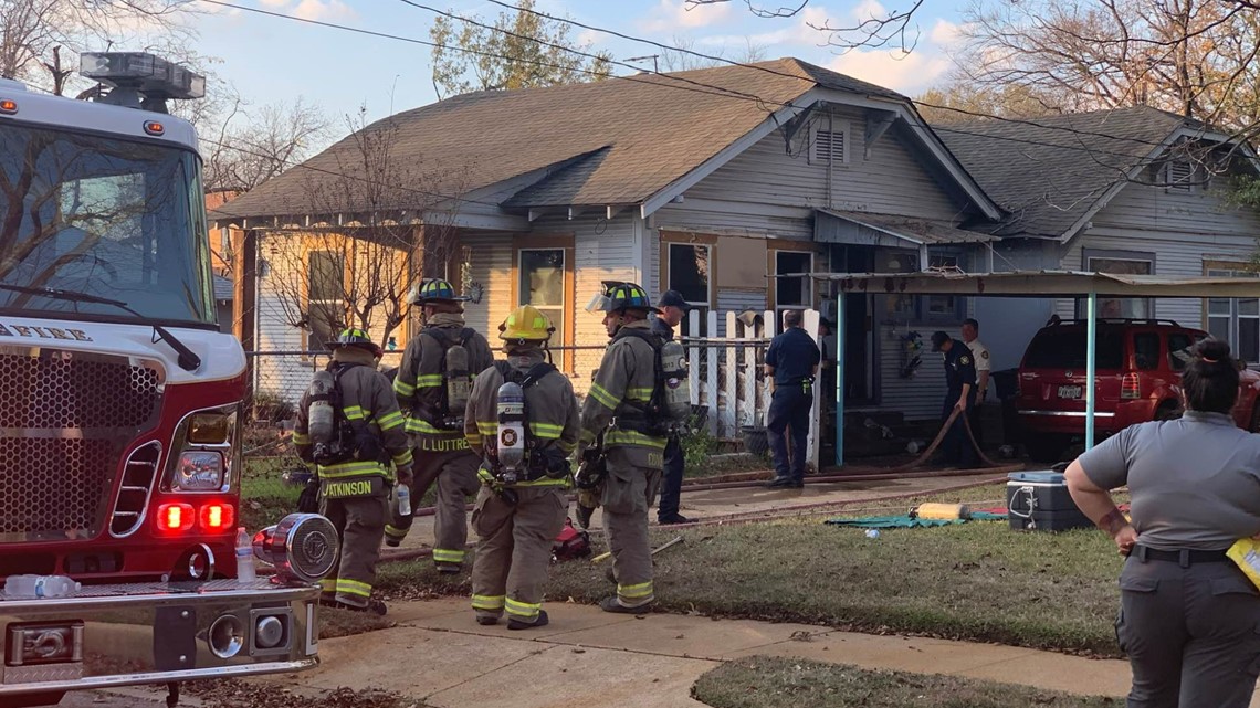 Fire department battles house fire in Tyler | cbs19.tv