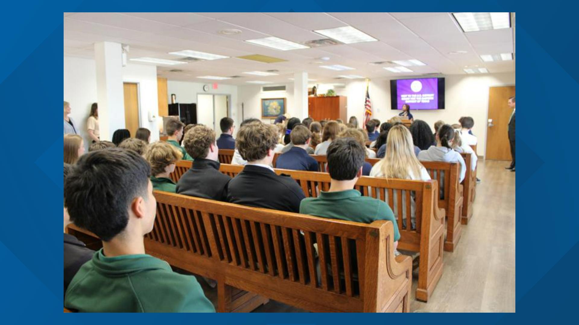 8th graders see process of mock trial at U.S. District Courthouse ...