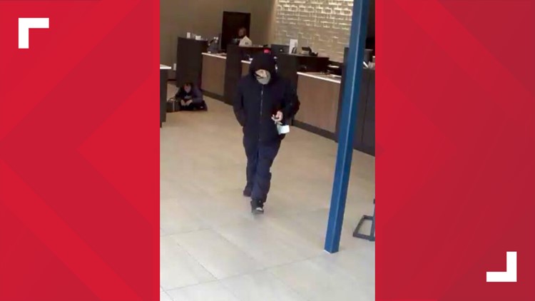 Longview officials searching for man who robbed bank at gunpoint | cbs19.tv