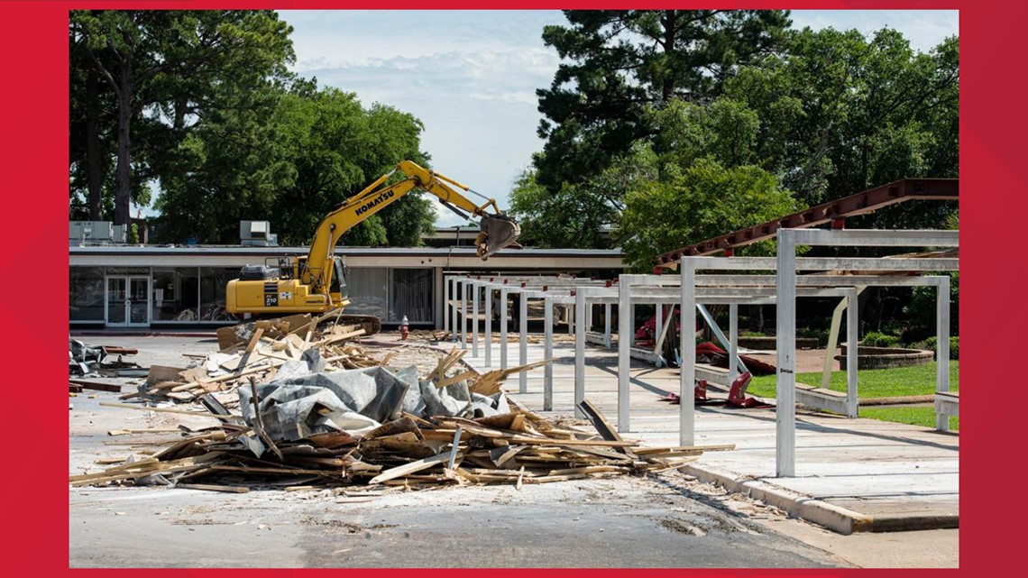 Demolition begins at Robert E. Lee High School | cbs19.tv
