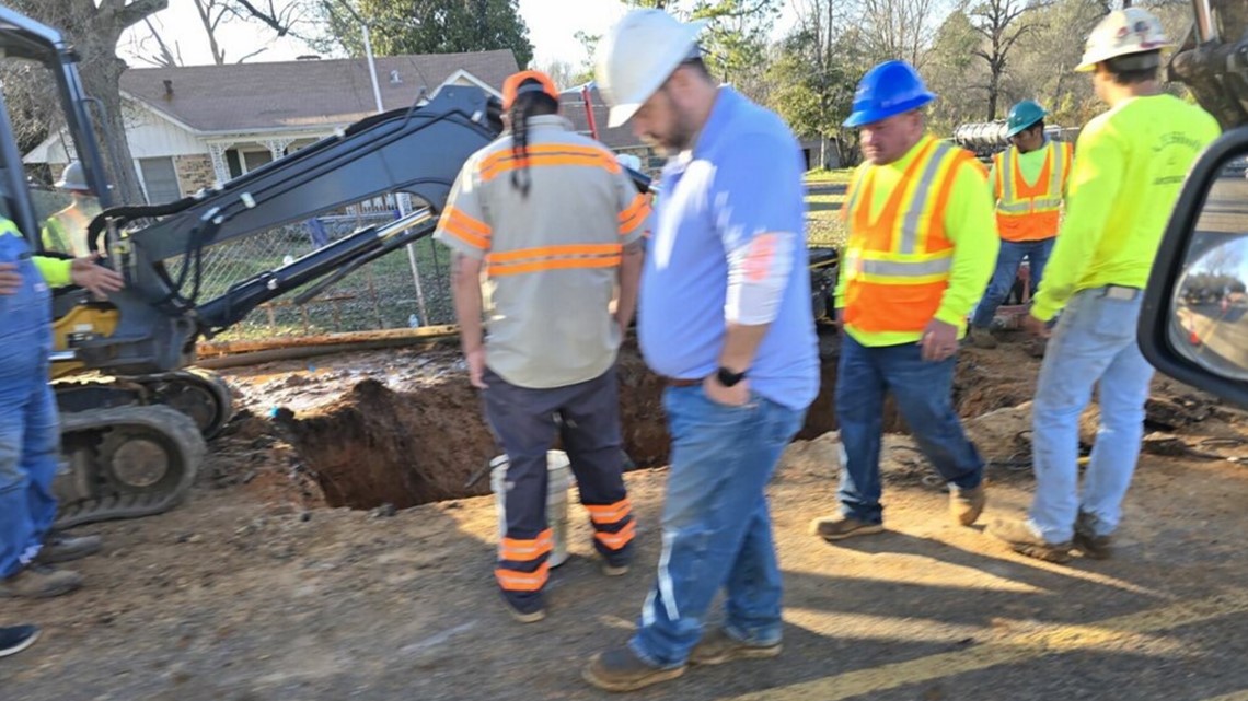 Crews working to repair sewer main break near Lindsey Park | cbs19.tv