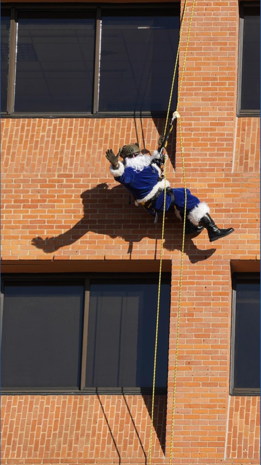 Blue Santa and SWAT team officers bring joy to Longview hospital | cbs19.tv