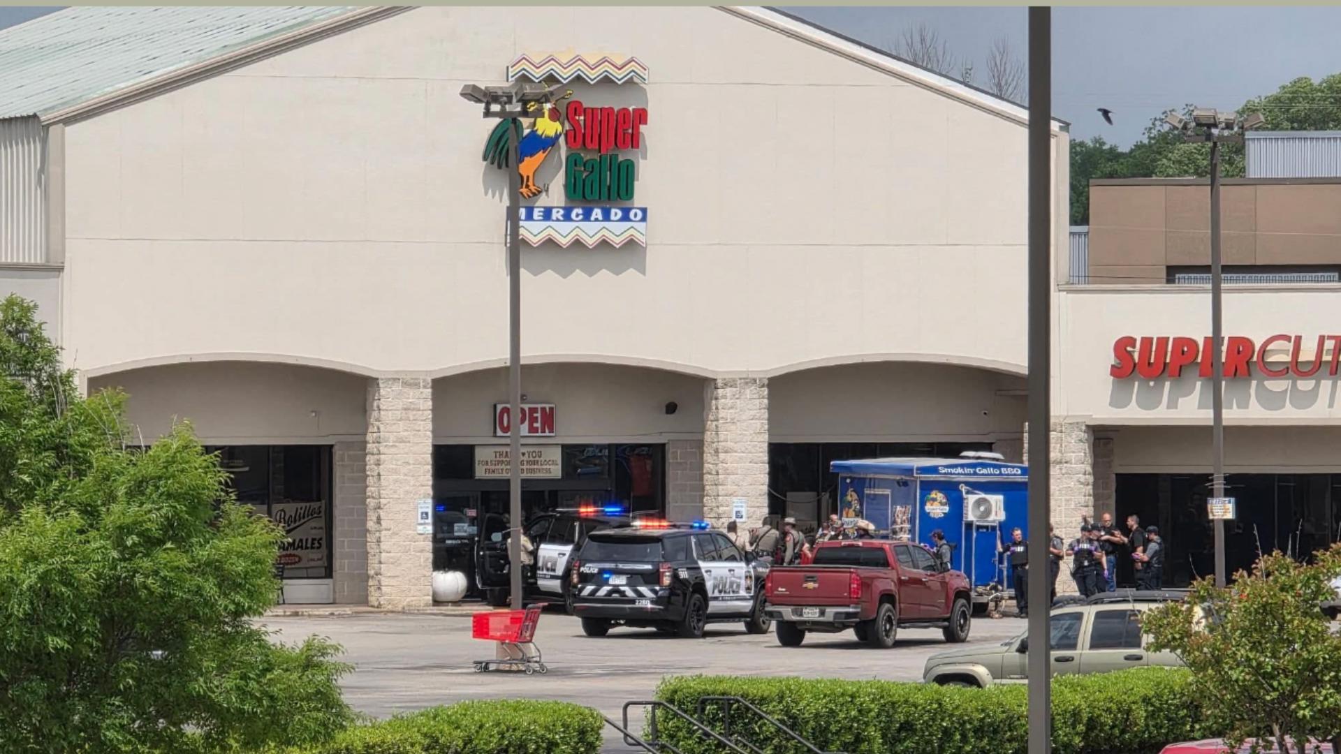 Police identify suspect arrested following standoff inside Jacksonville grocery store | cbs19.tv