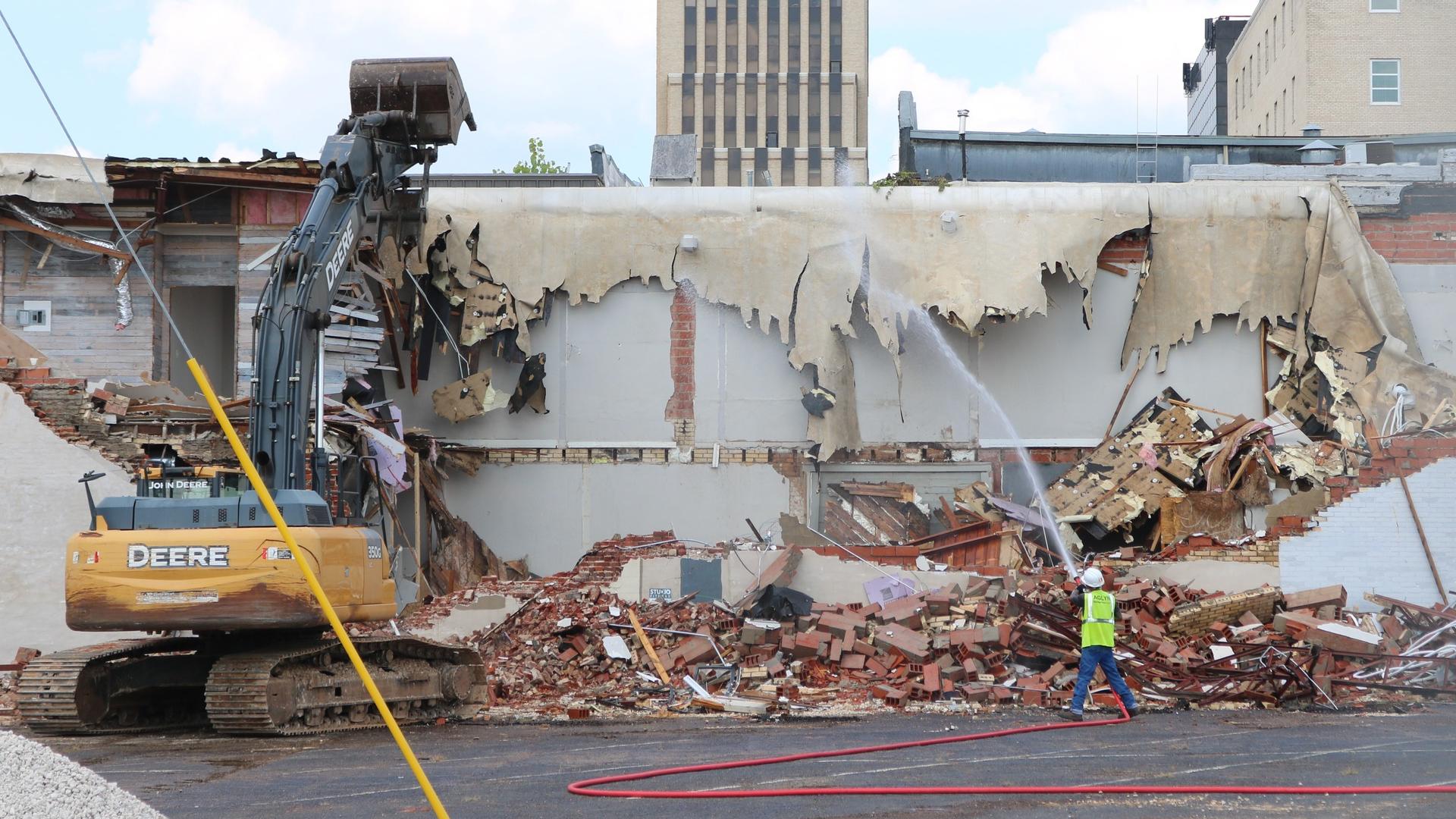 Demolition begins at the site of the new Smith County Courthouse | cbs19.tv