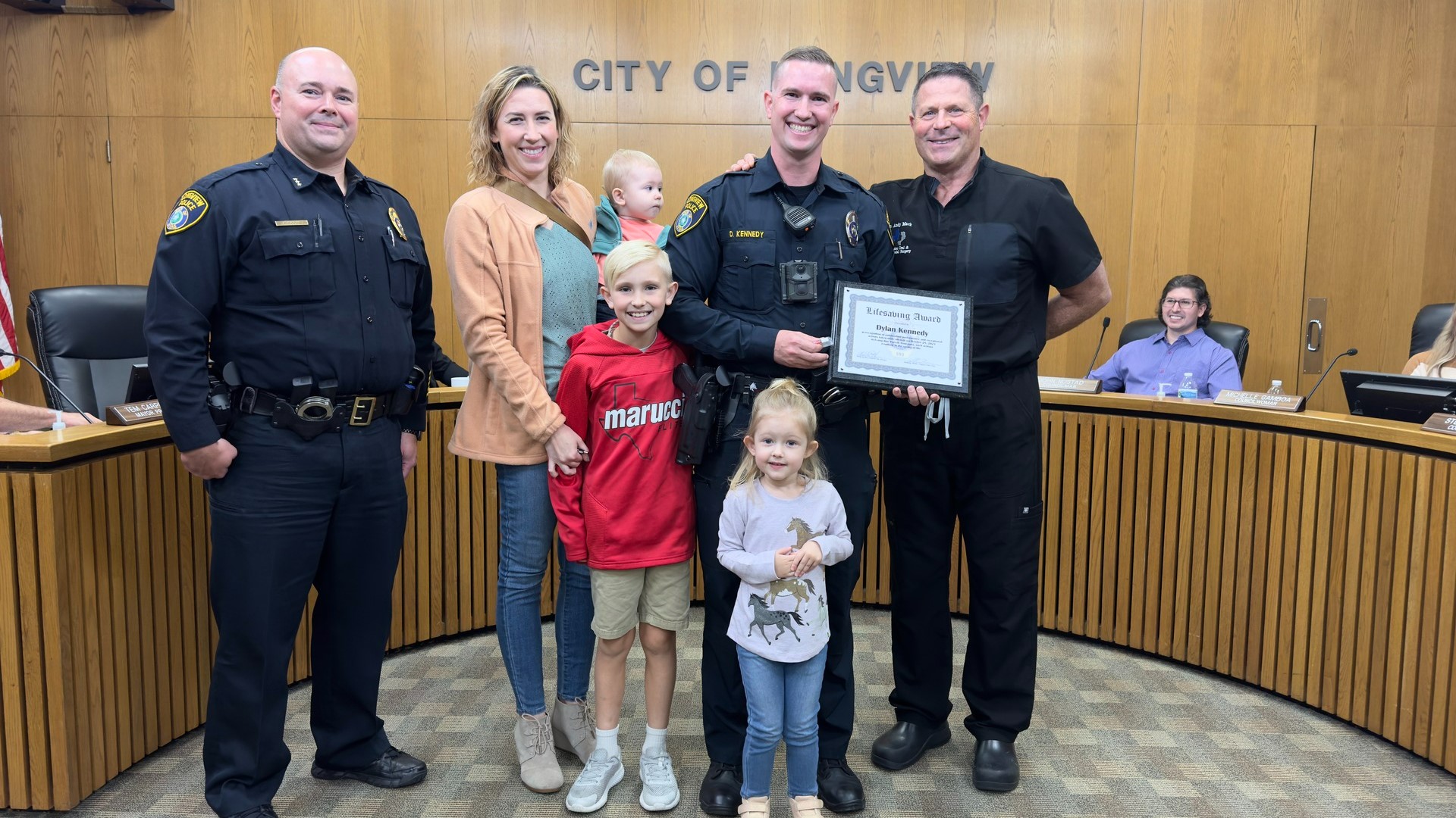 Off-duty East Texas police officer saves choking woman | cbs19.tv