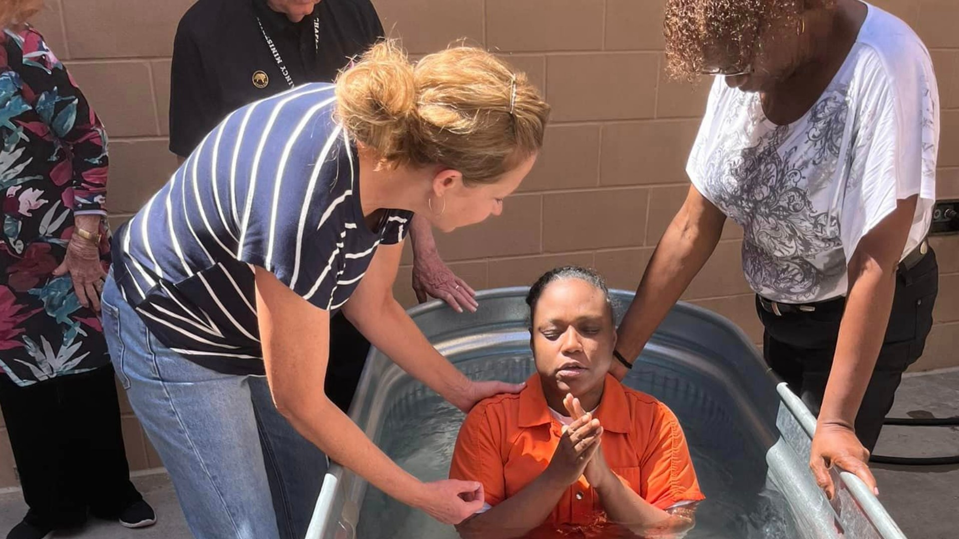 East Texas inmates celebrate baptisms | cbs19.tv