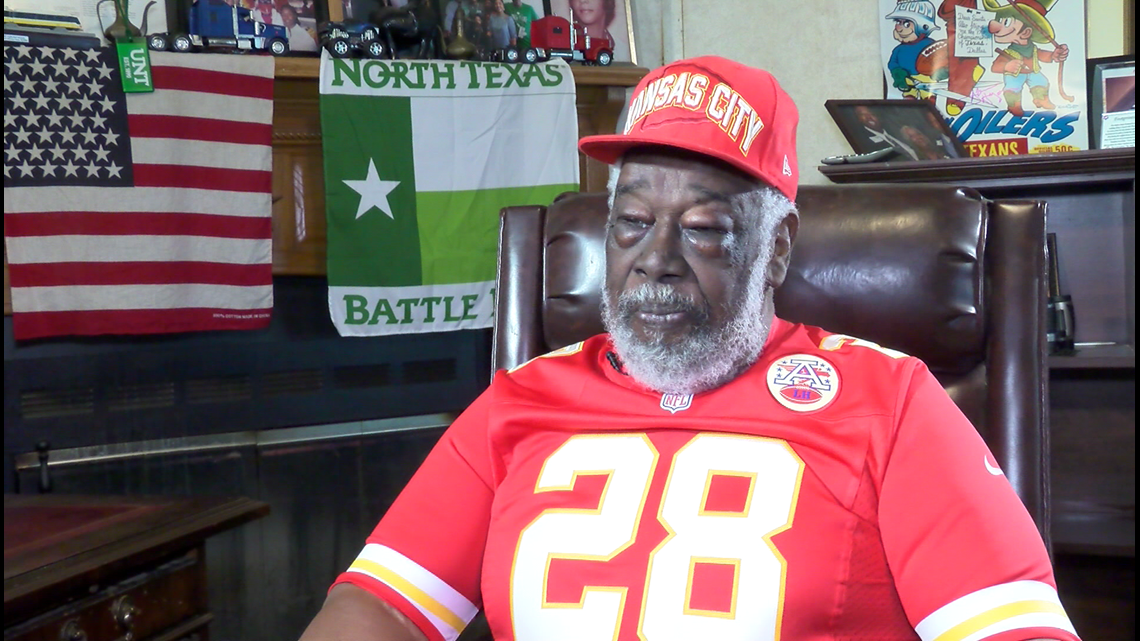 Football legend Abner Haynes recalls integrating Texas football ...