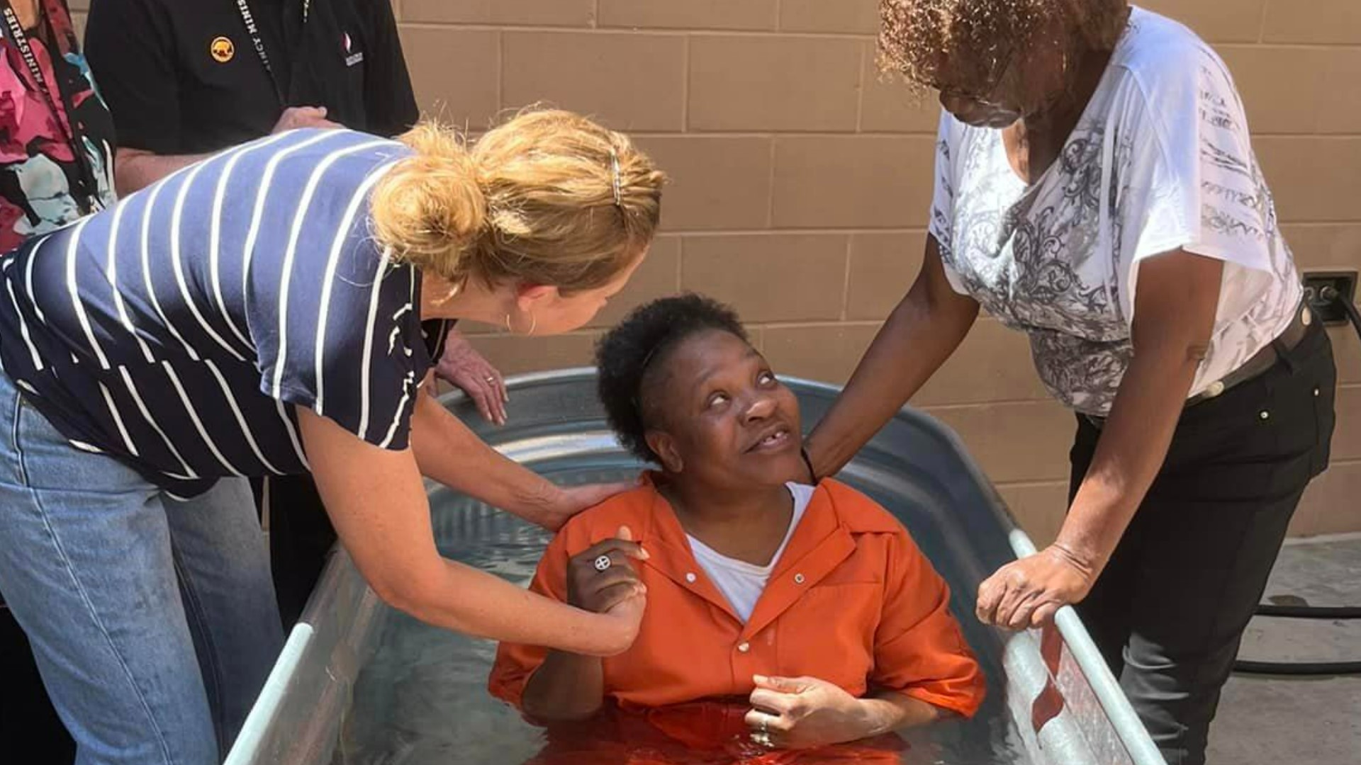 East Texas inmates celebrate baptisms | cbs19.tv