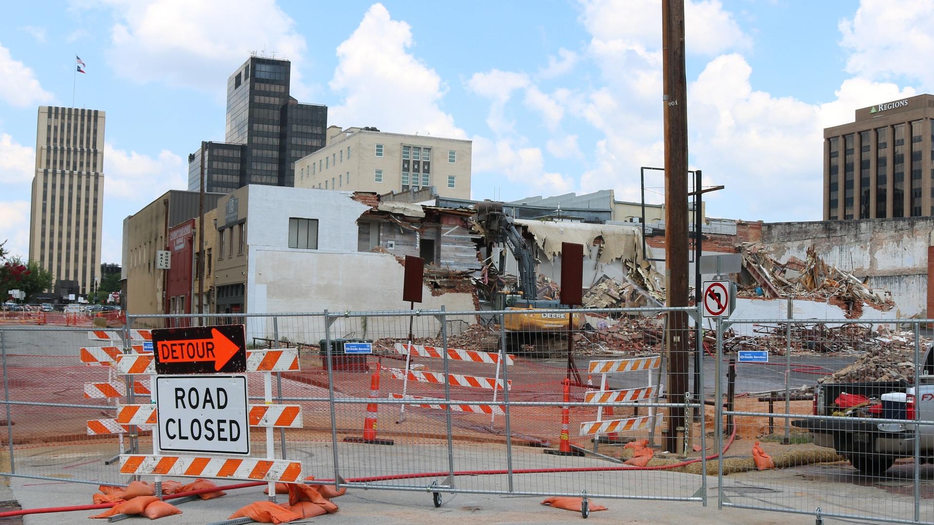 Demolition begins at the site of the new Smith County Courthouse | cbs19.tv