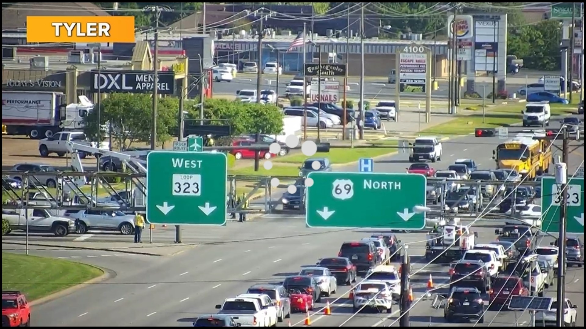 Vehicle pulls down traffic lights at Broadway, Loop 323 in Tyler | cbs19.tv