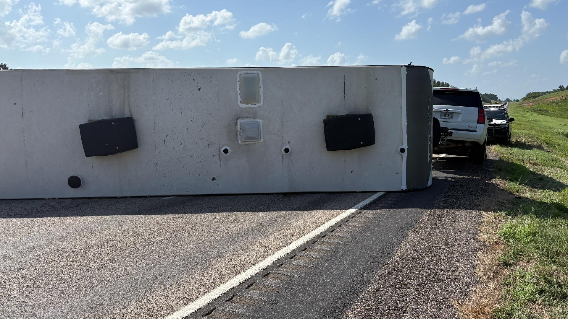 Vehicle rollover blocks Toll 49 in Smith County | cbs19.tv