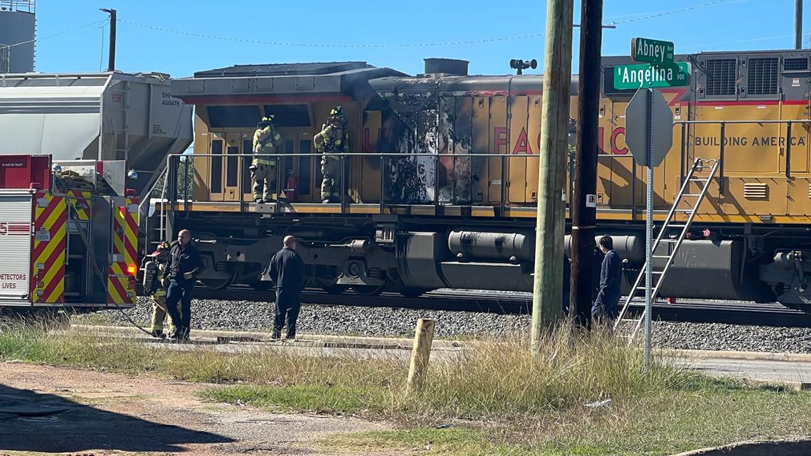 Street intersection in Lufkin reopens after train fire | cbs19.tv