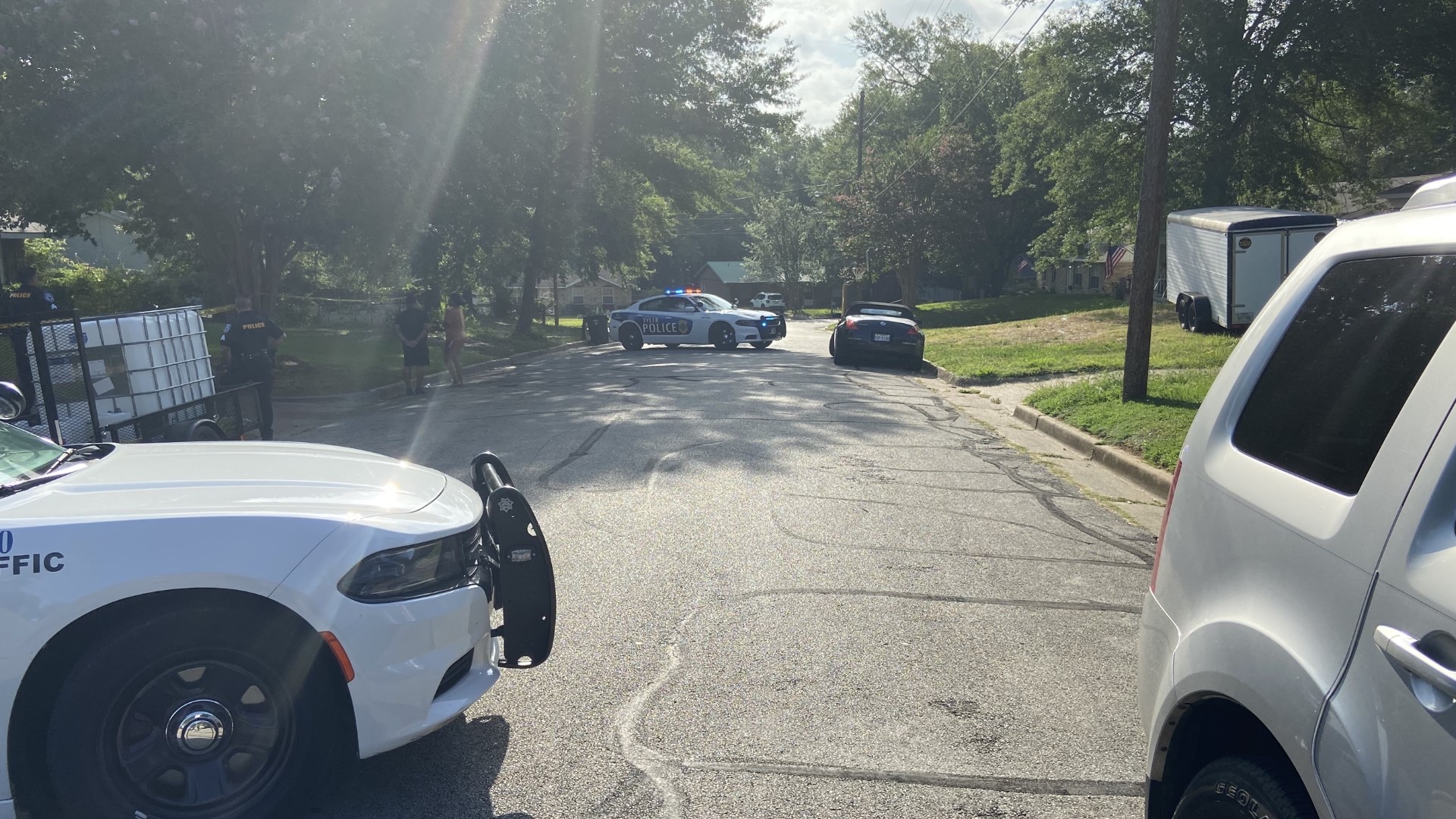 Man dies after shooting at Tyler home, suspect still missing | cbs19.tv