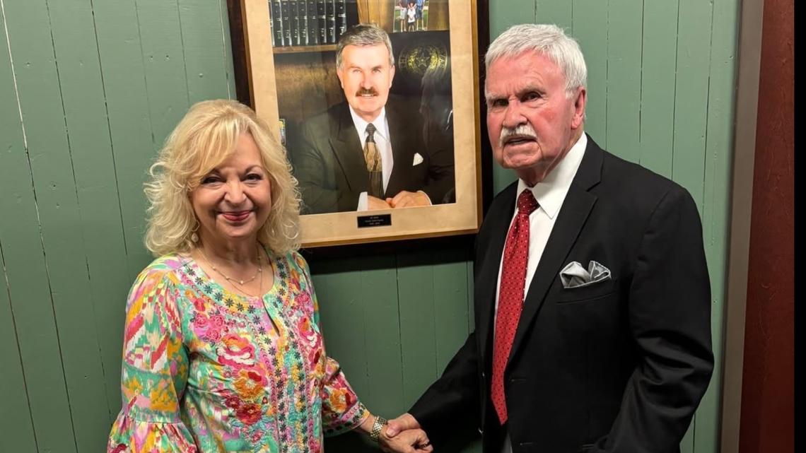 Former Smith County Sheriff JB Smith receives official portrait | cbs19.tv