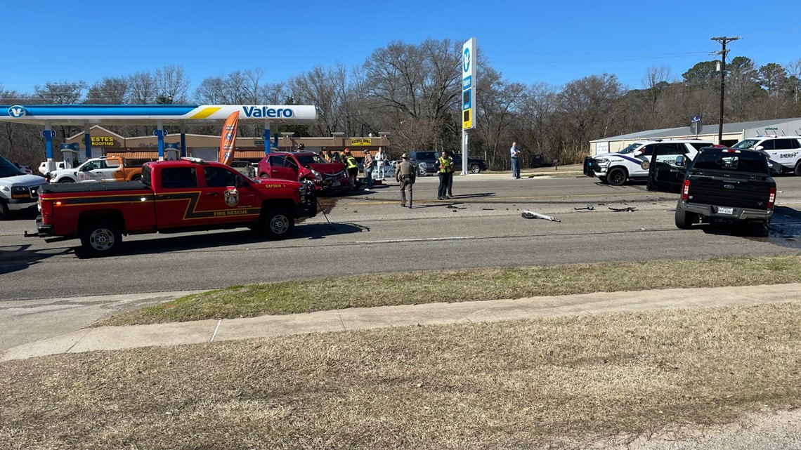 1 taken to hospital after 3-vehicle wreck in Tyler | cbs19.tv