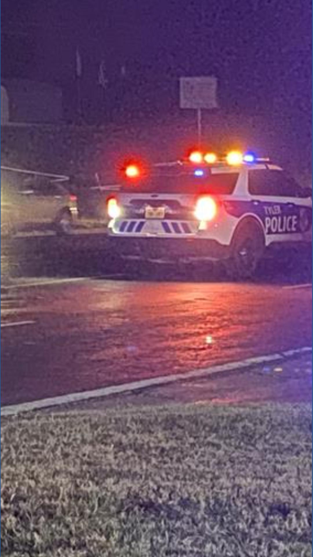 Police respond to pedestrian crash in Tyler | cbs19.tv