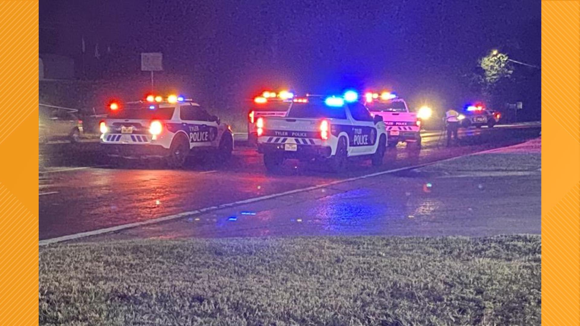 Police respond to pedestrian crash in Tyler | cbs19.tv