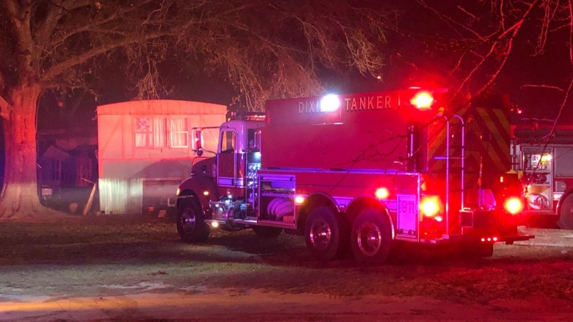 Crews fighting grass fire threatening structures in Lindale | cbs19.tv