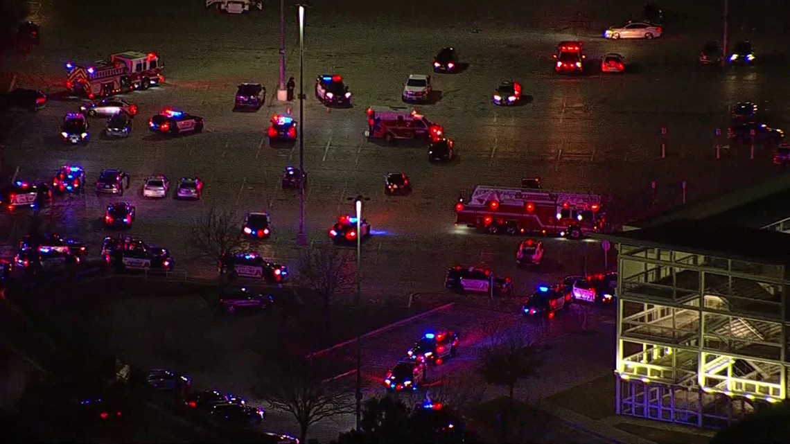 Parks Mall shooting: Two injured and four arrested, police say | cbs19.tv