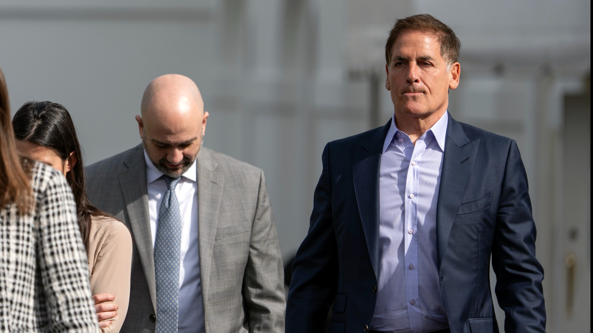 Mark Cuban's Cost Plus Drugs will start making medications | cbs19.tv