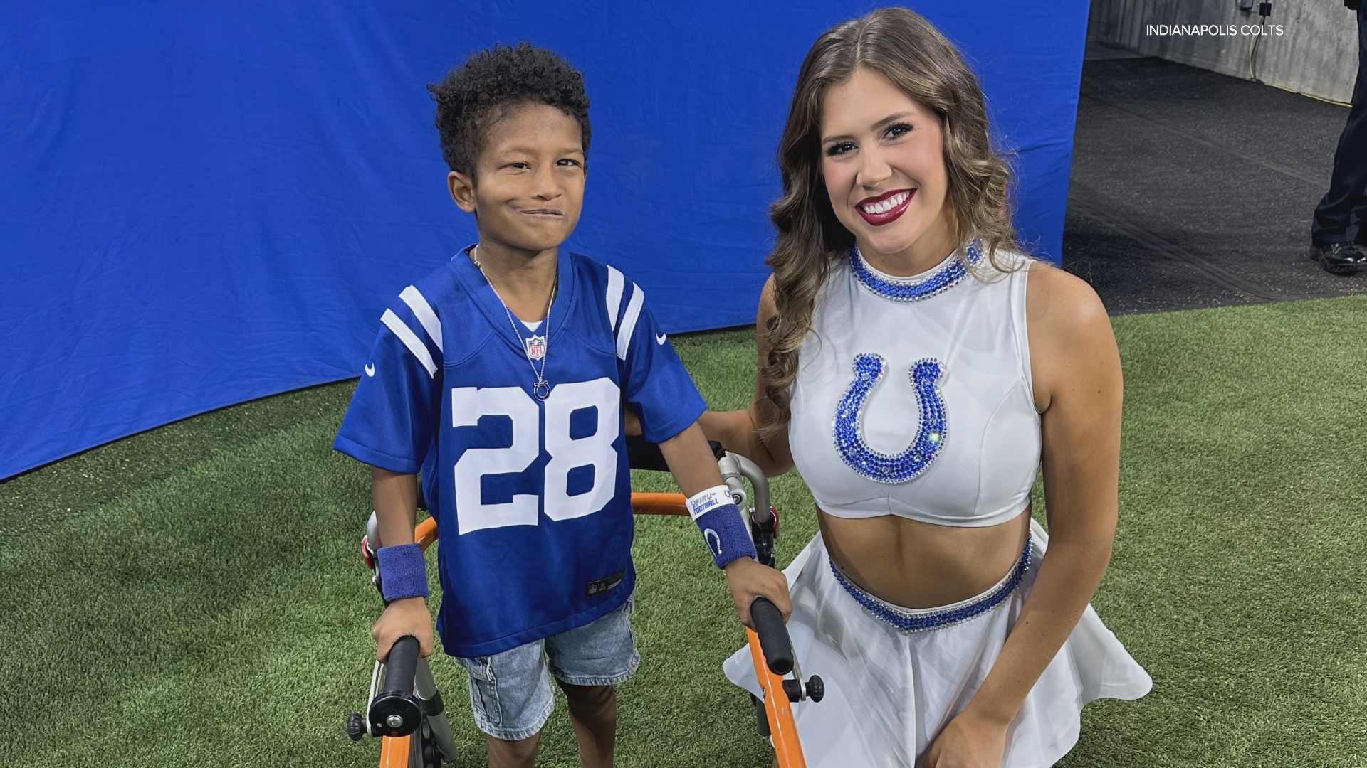 Colts cheerleader uses sign language to converse with deaf fan at his ...